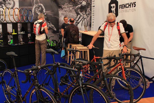 Choisir son vélo de course : acier, alu, carbone ? - Bike Café