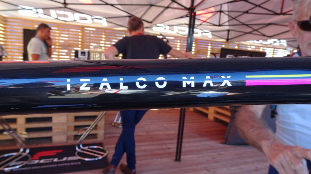 Le Roc tient salon sous l'azur de Fréjus ... - Bike Café
