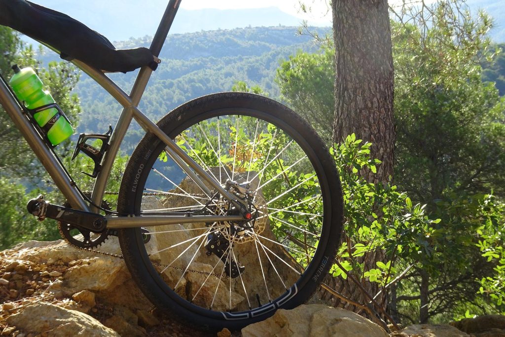 Des rayons en polyéthylène pour rouler textile - Bike Café