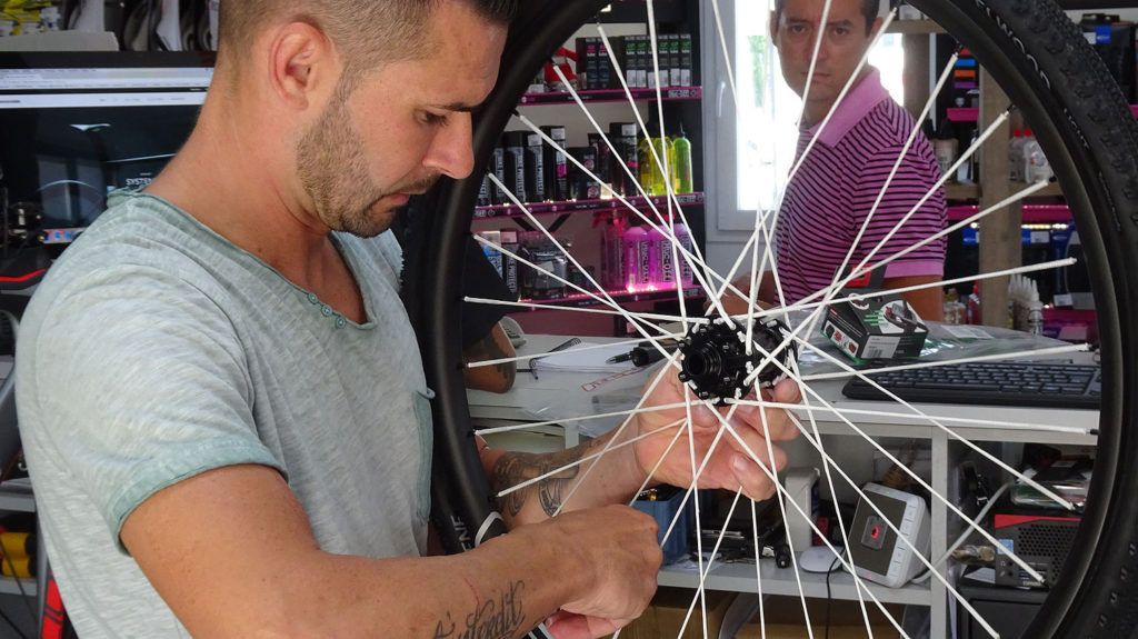 Des rayons en polyéthylène pour rouler textile - Bike Café