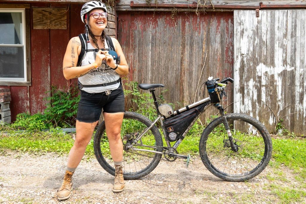 Alexendera, une indienne sur le sentier du gravel - Bike Café