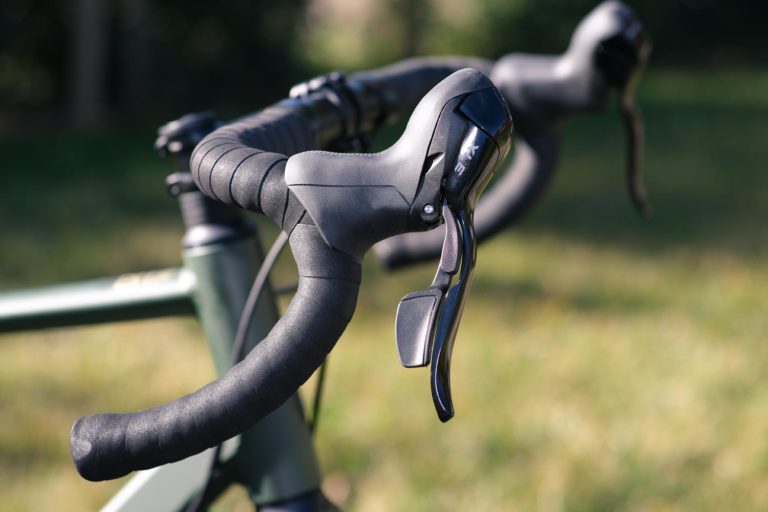 Triban GRVL 120, le prix qui rend le gravel accessible - Bike Café