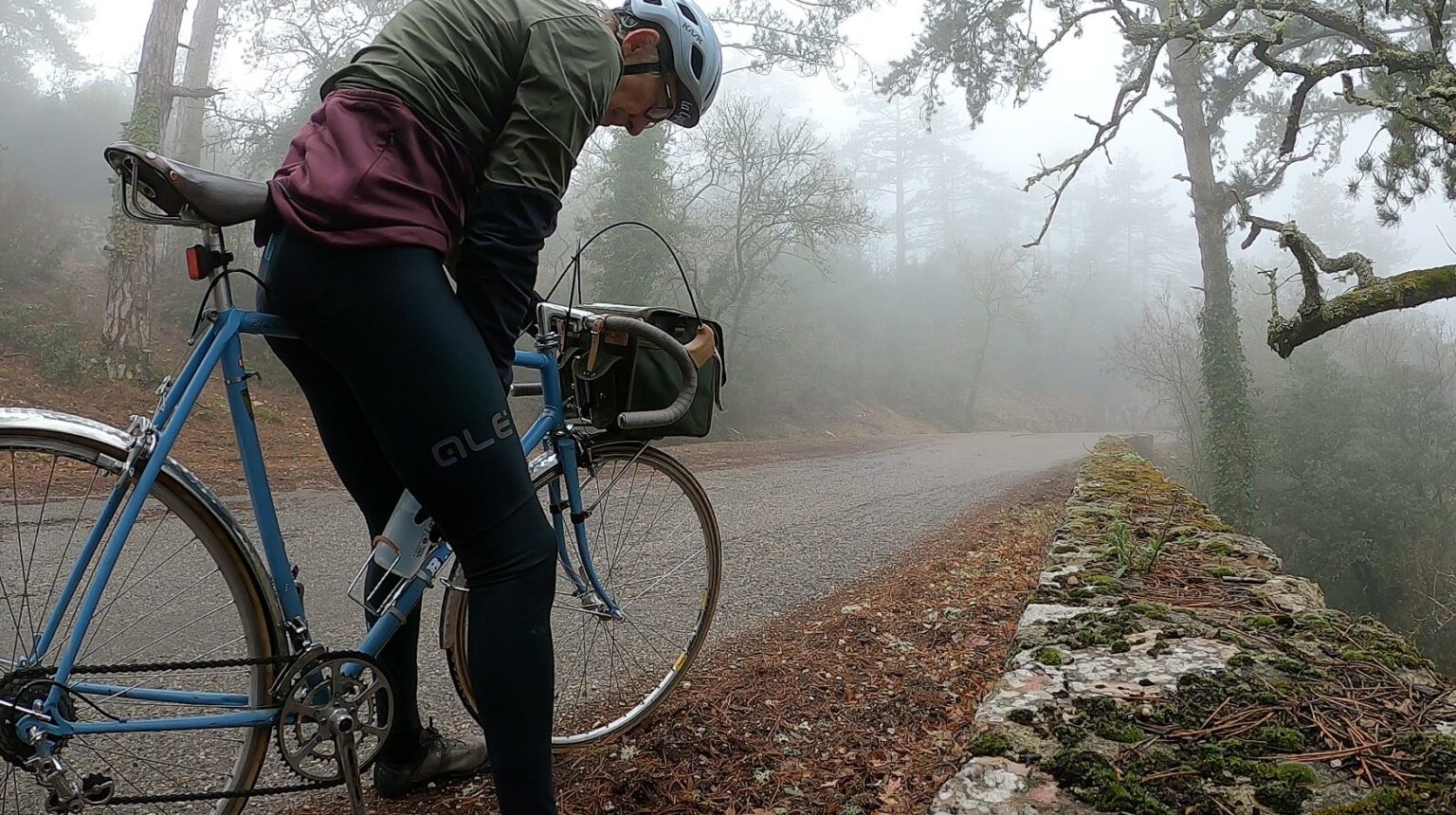 L'histoire de la randonneuse de papa et du jeune gravel bike. - Bike Café