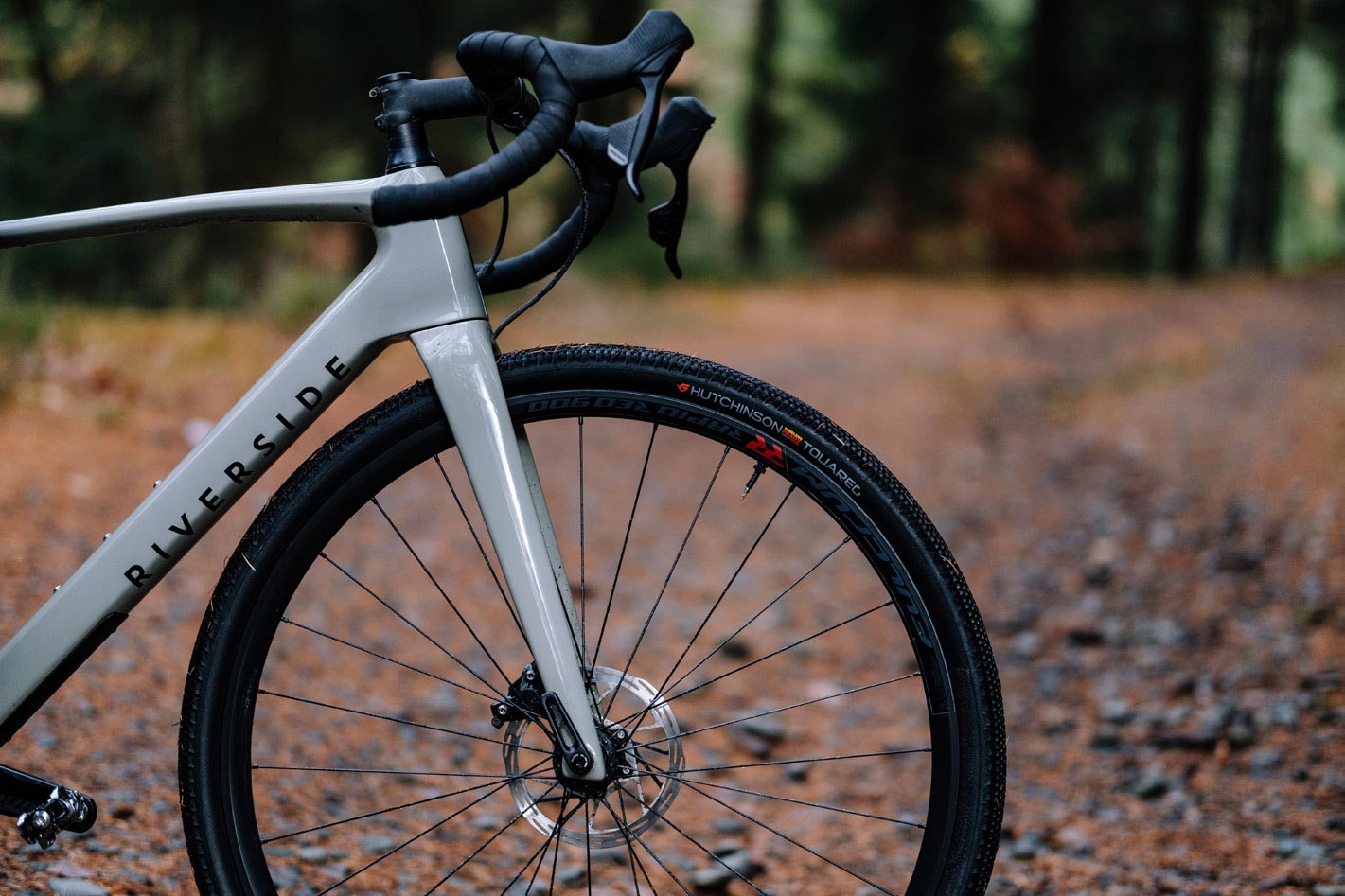 Riverside GCR, la vision du gravel race carbone par Decathlon - Bike Café