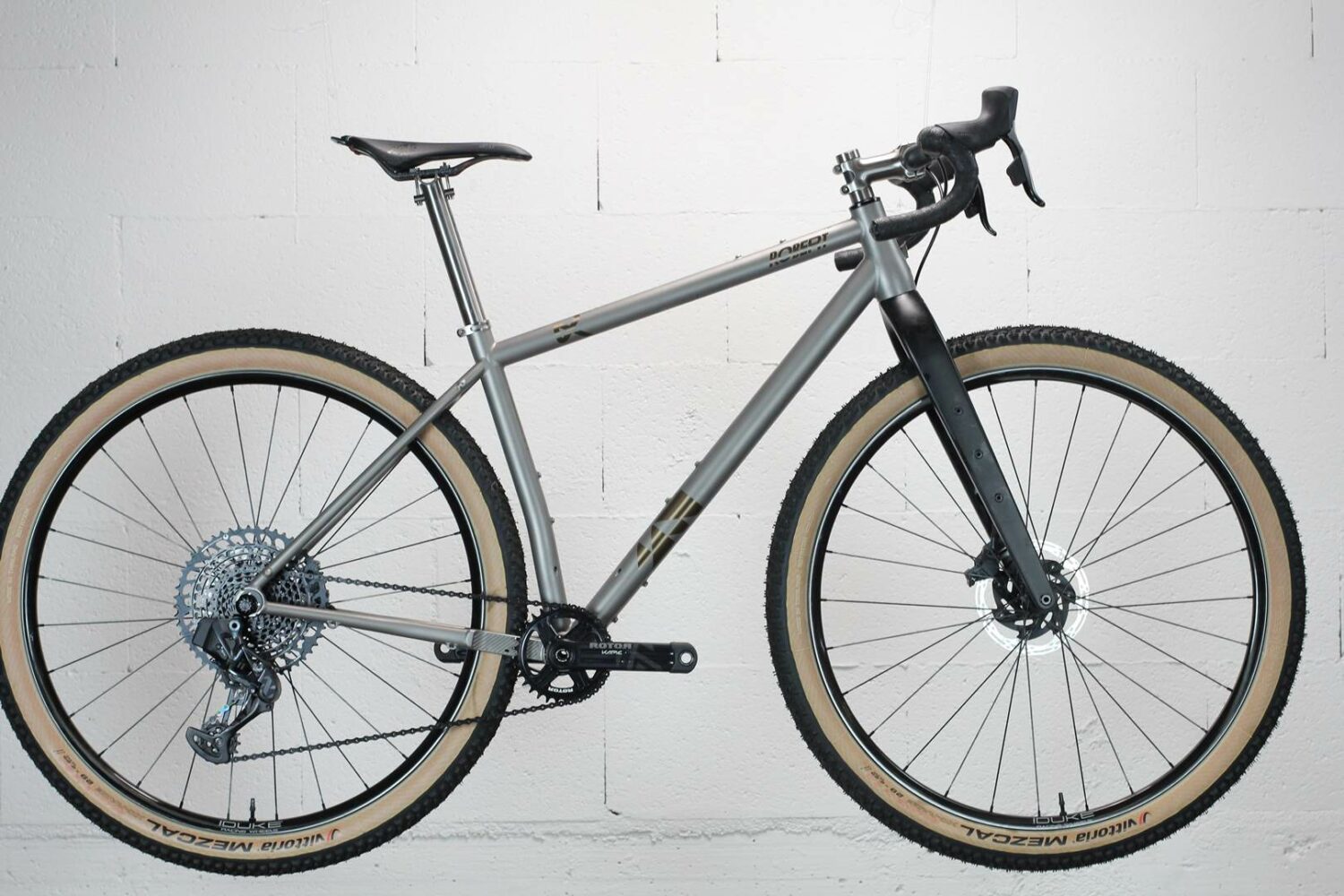 Robert Frameworks : titane et hydroformage - Bike Café