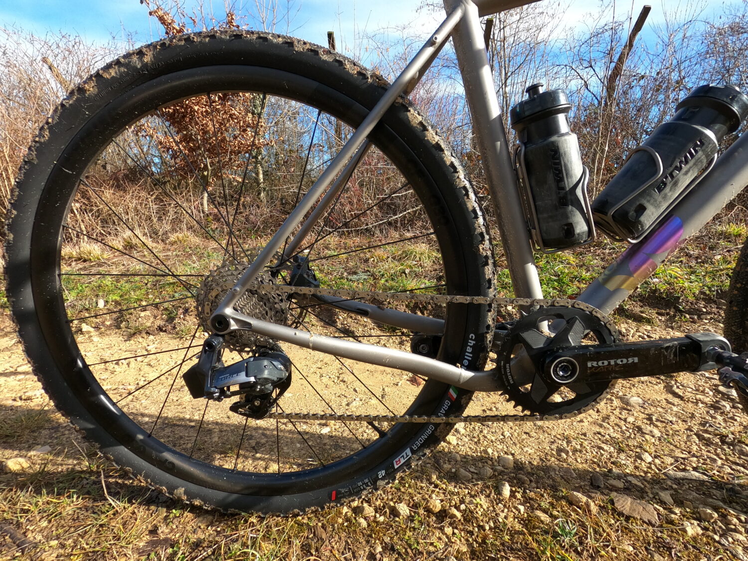 Robert Frameworks RG1 : le Gravel titane hydroformé - Bike Café