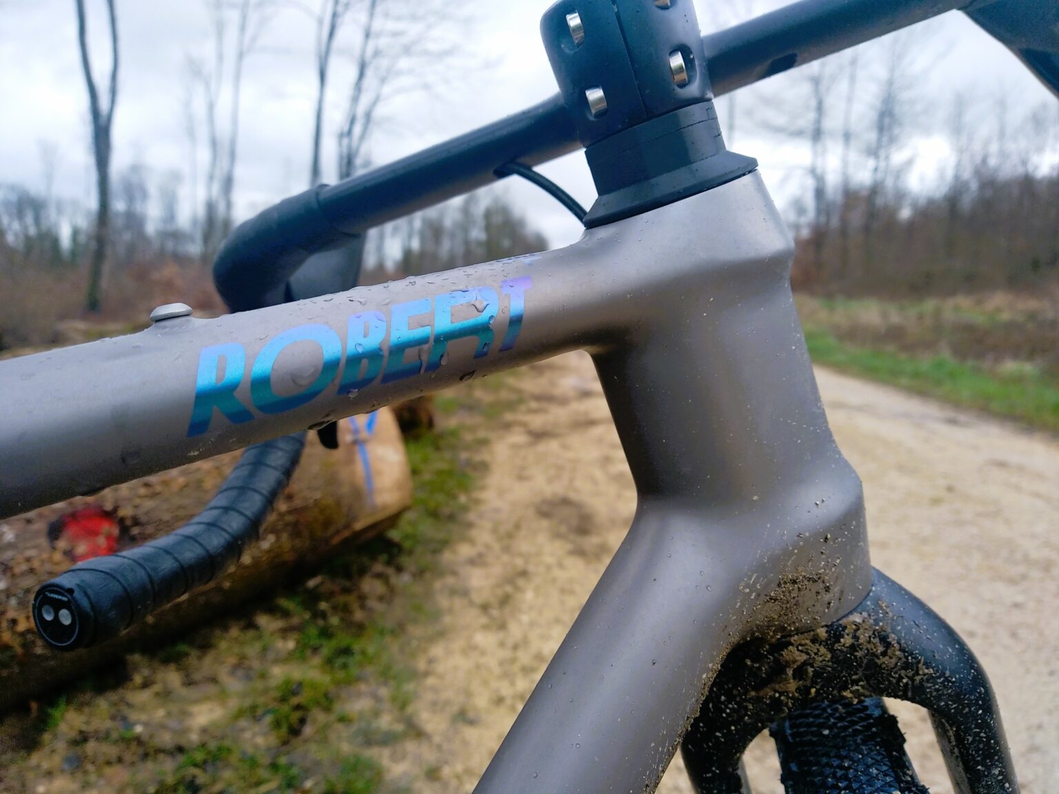 Robert Frameworks RG1 : le Gravel titane hydroformé - Bike Café