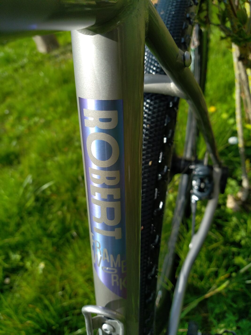 Robert Frameworks RG1 : le Gravel titane hydroformé - Bike Café