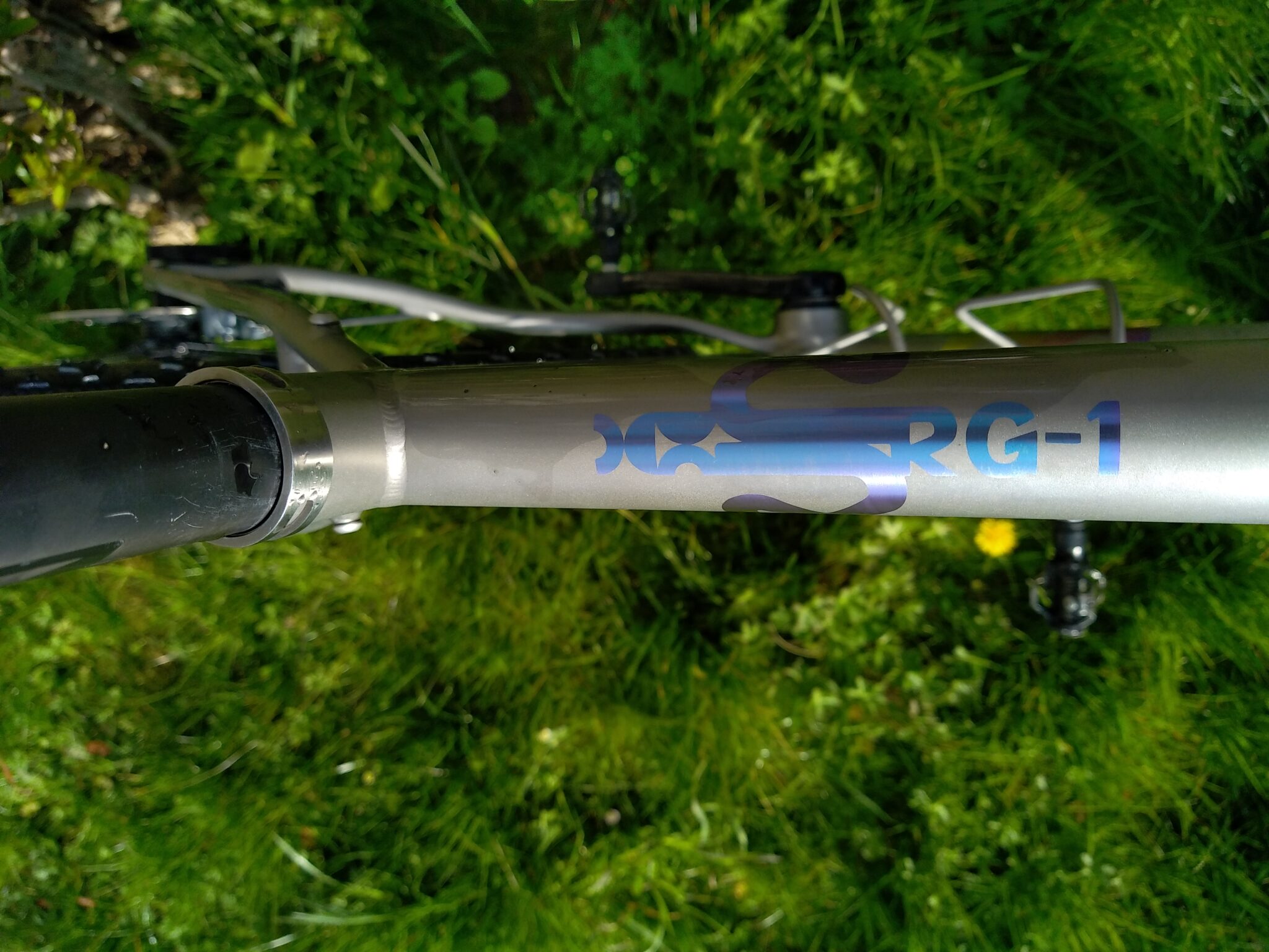 Robert Frameworks RG1 : le Gravel titane hydroformé - Bike Café