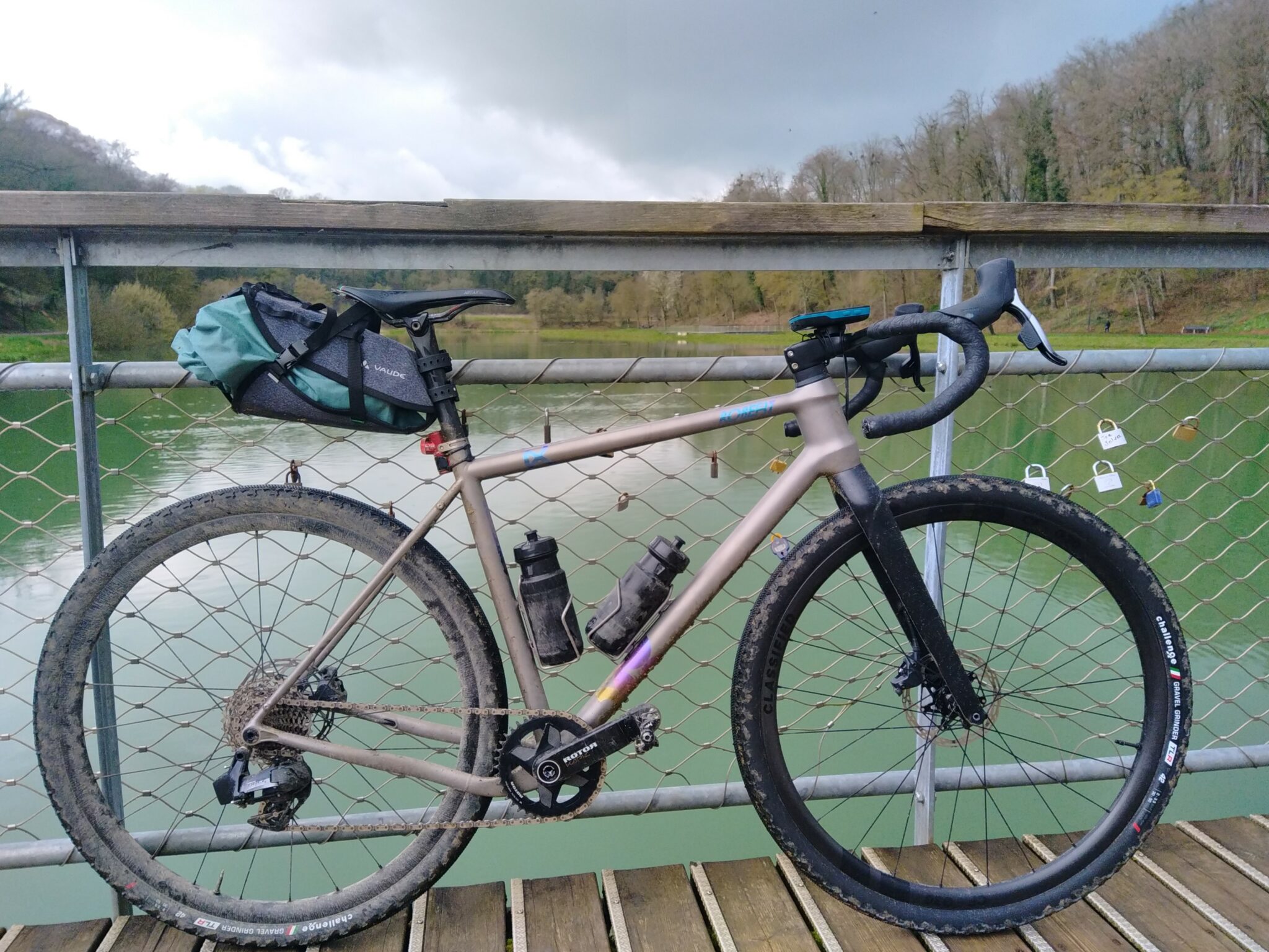 Robert Frameworks RG1 : le Gravel titane hydroformé - Bike Café