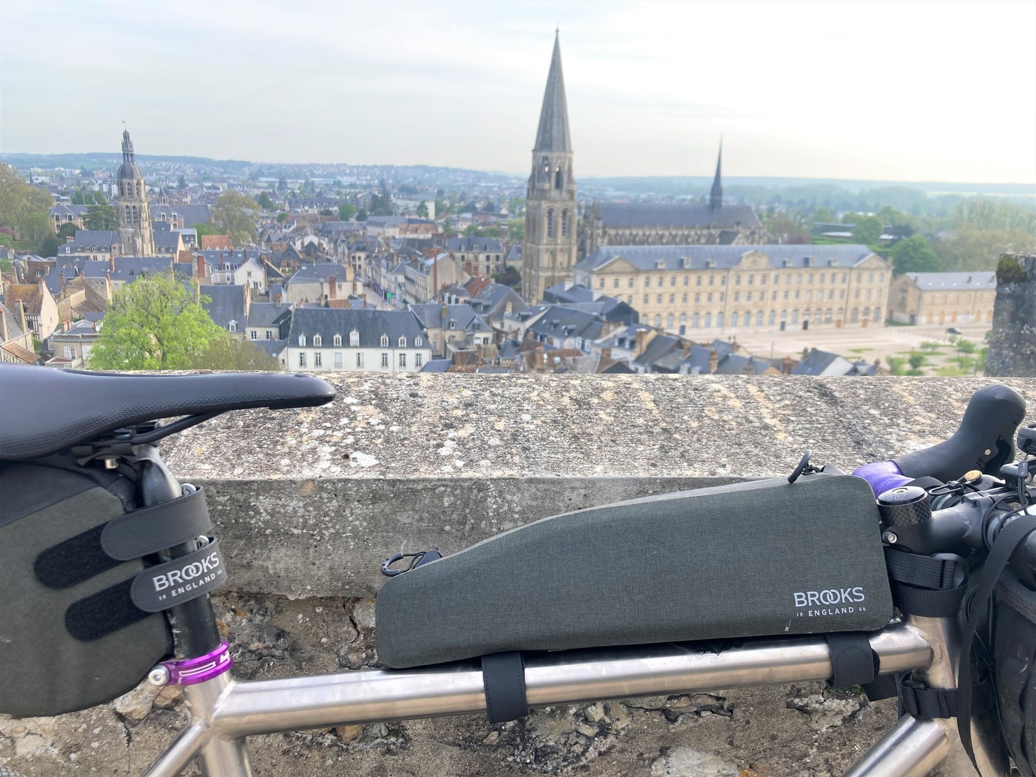 Sacoches bikepacking Brooks Scape : solides, pratiques et modulaires ...