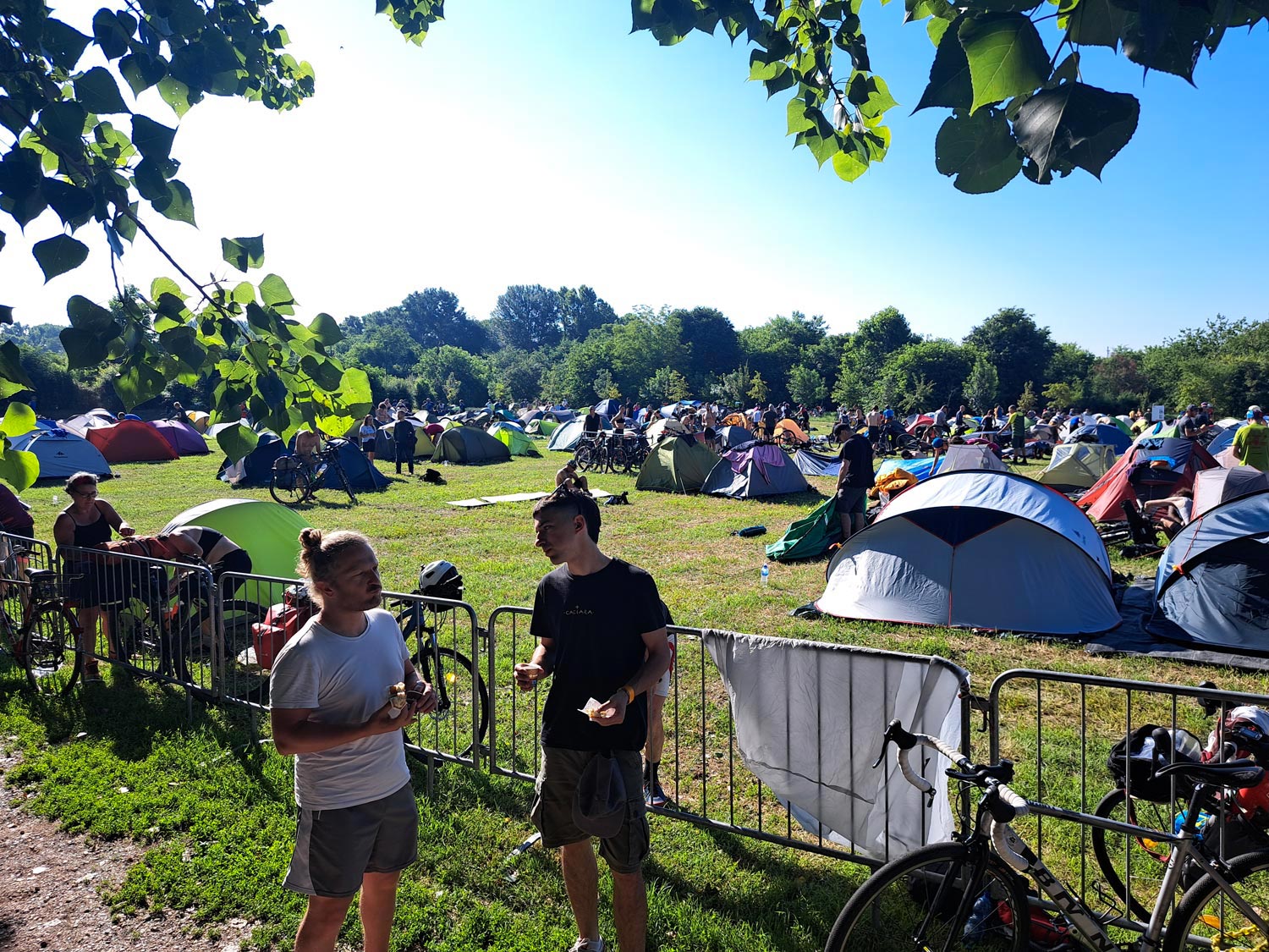 BAM : l'explosion joyeuse du voyage à vélo. - Bike Café
