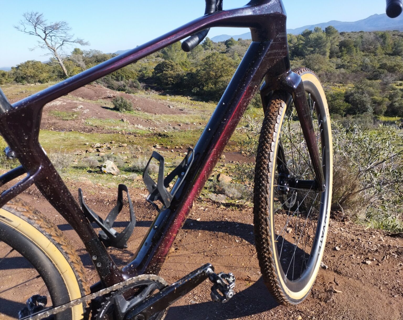Polygon Tambora G8X : un Gravel taillé Off-Road - Bike Café