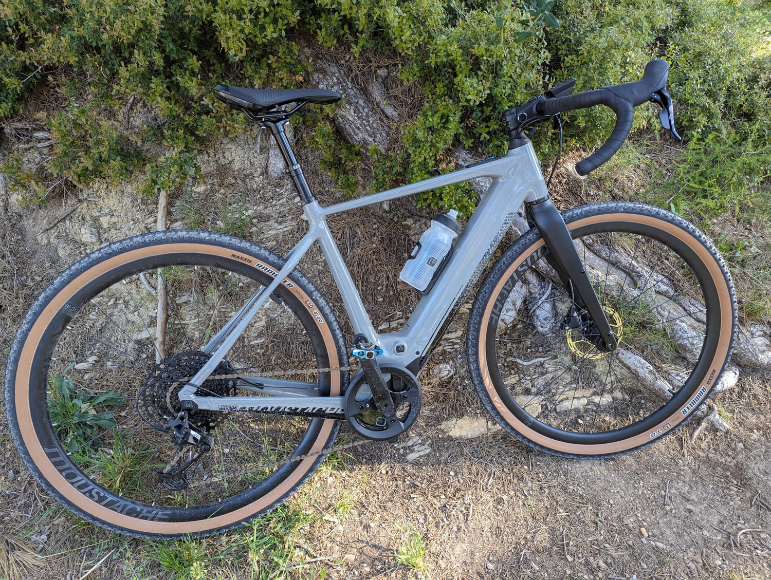 Moustache dévoile le Dimanche 28 Road et Dimanche 29 Gravel pour ...