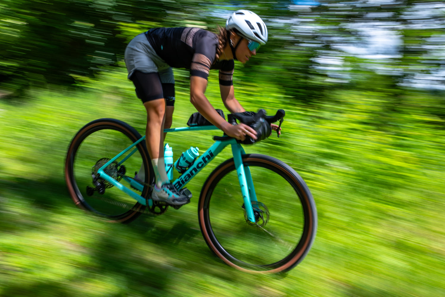 Bianchi Arcadex : le nouveau gravel taillé pour l'aventure et le ...