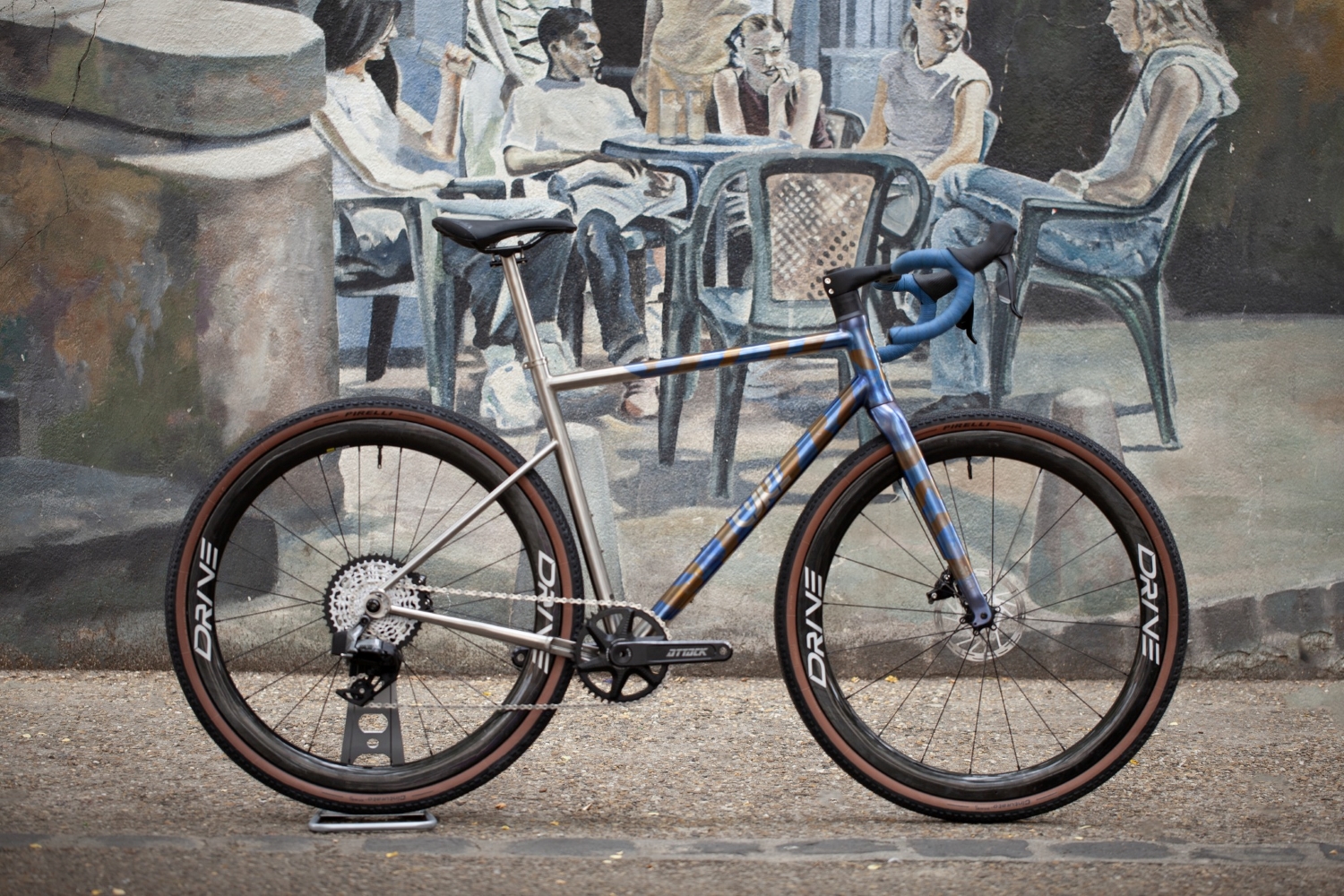 CYKL RAAVE-G : un gravel en titane sportif et exotique - Bike Café